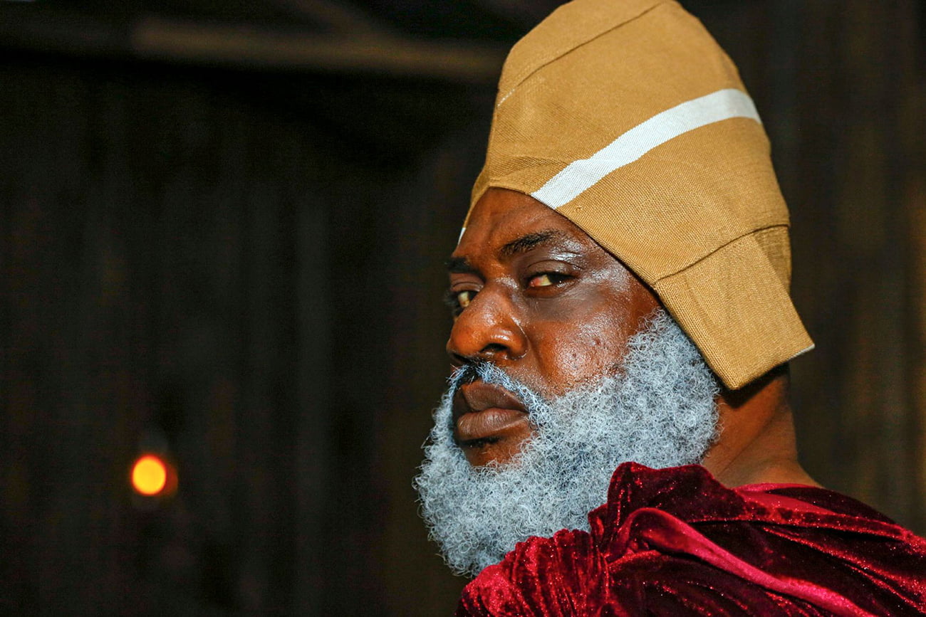 Adaptado de livro clássico do prêmio Nobel Wole Soyinka, novo filme da Netflix vai te envolver ...