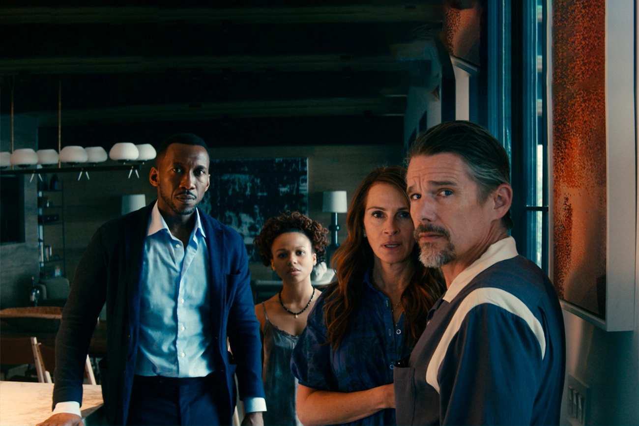 Suspense da Netflix, com Julia Roberts e Ethan Hawke, é o filme do ...