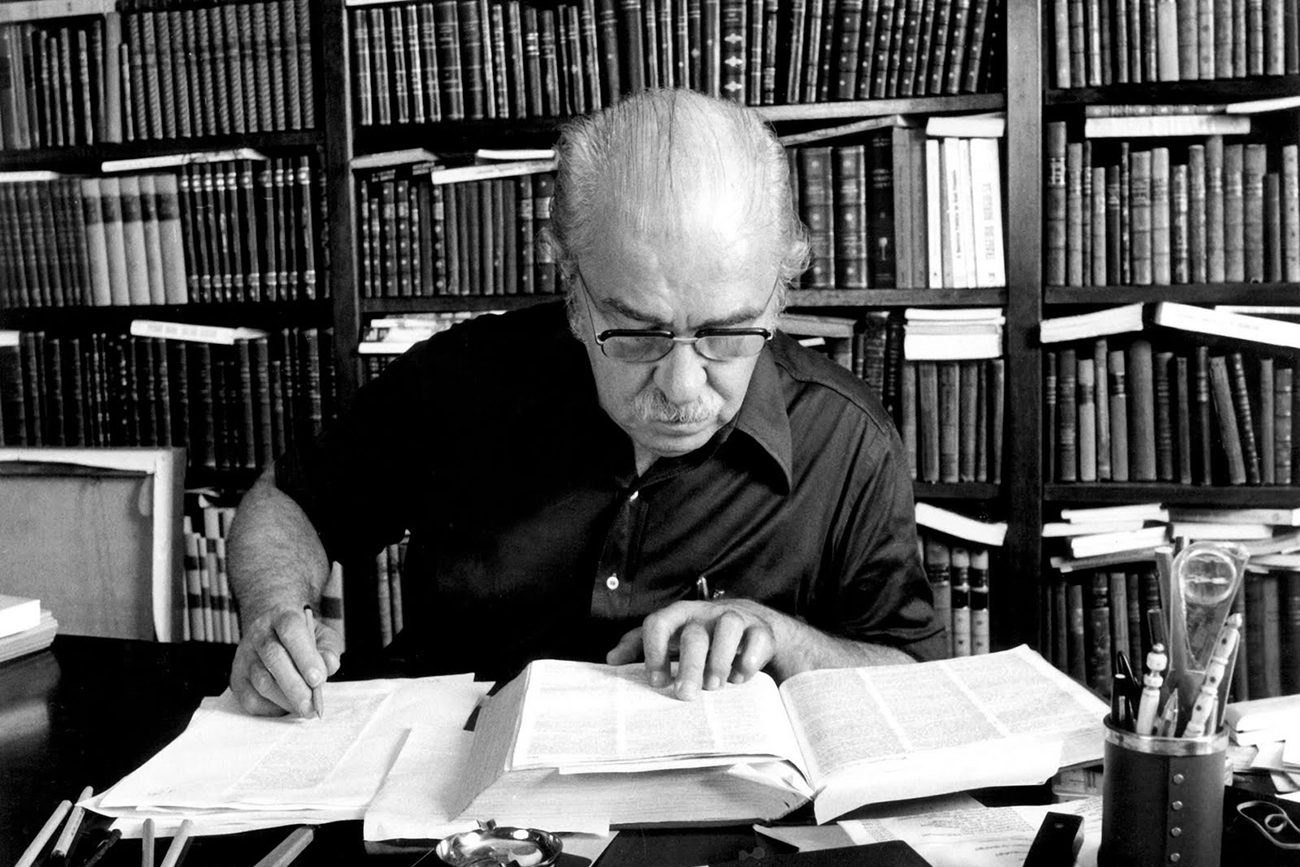 Aurélio Buarque de Holanda: o brasileiro que fez das palavras um país - Revista Bula